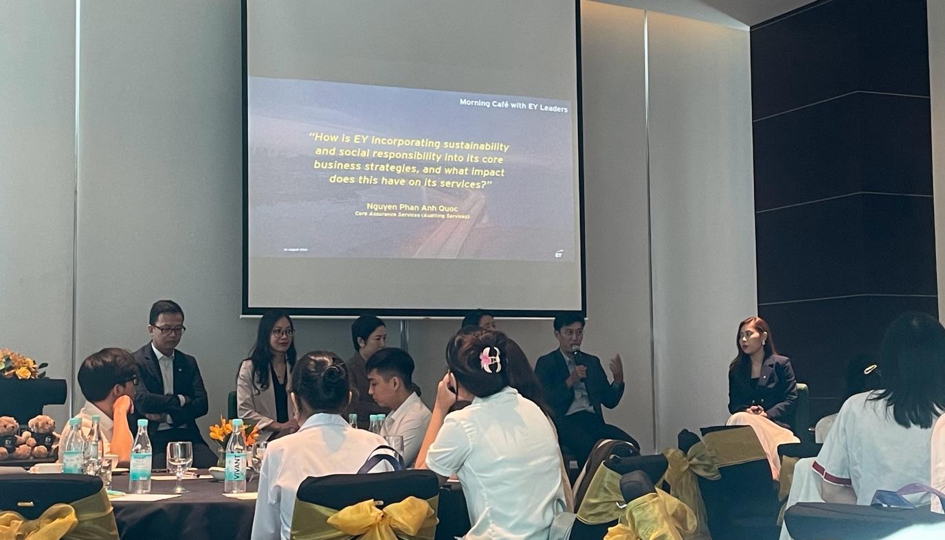 ATTENDANCE THE "EY CAREER DAY" PROGRAM AT EY VIETNAM OF STUDENTS OF ...